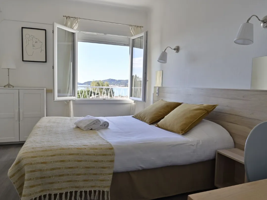 Hôtel La Petite Bohème - Restaurant - Piscine - Le Lavandou - Hyères