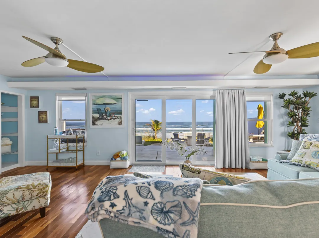 Private Beach Access And Game Room Fun - Stunning Coastal Retreat - Daytona Beach Shores, FL