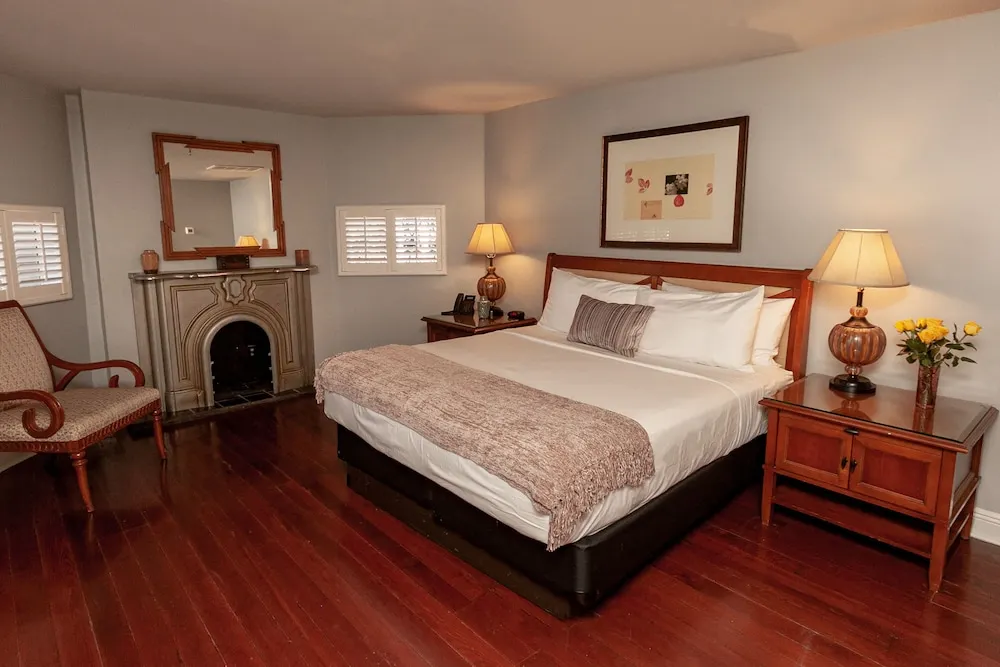 New Orleans Courtyard Hotel By The French Quarter - New Orleans, LA