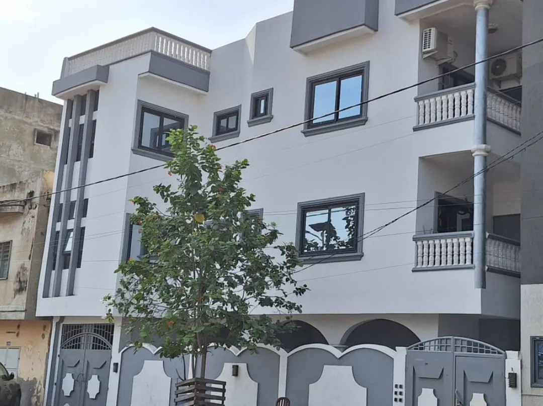 Chambre Avec Lit Queen-size Et Salon De Luxe à Cotonou - Cotonou