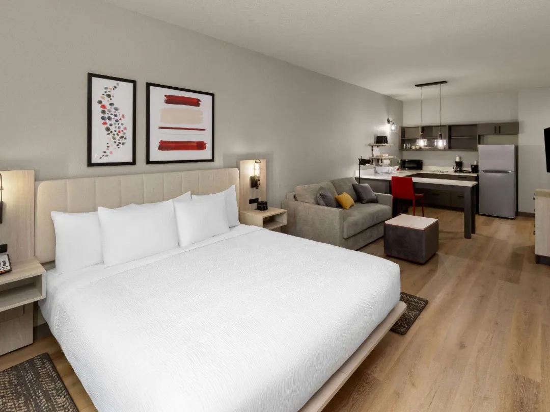 La Quinta Inn & Suites By Wyndham Desoto - Dallas, TX