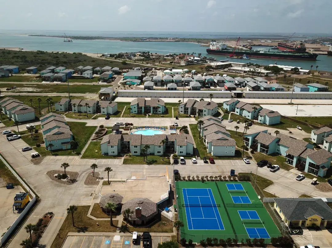 2nd Floor, Shared Pool And Hot Tub, Golf Cart Access - Port Aransas, TX