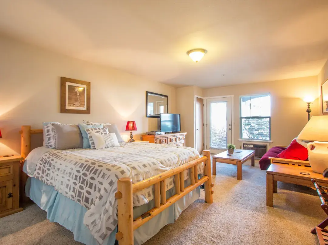 Convenient Location And Modern Amenities - Charming Retreat - Hood River, OR