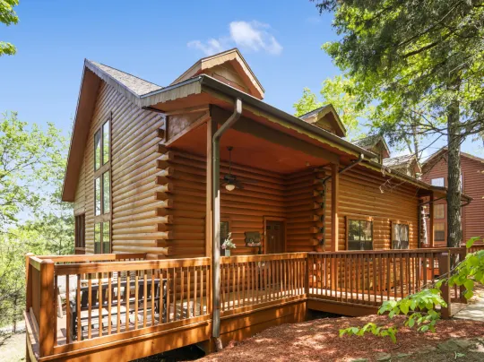 Serene Deck, Fireplace And Pool Access - Cozy Charming Cabin - Branson, MO