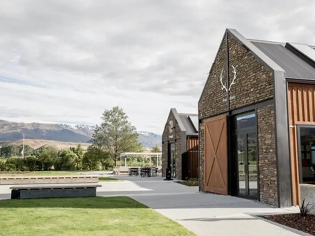 The Harvest Hotel - Cromwell