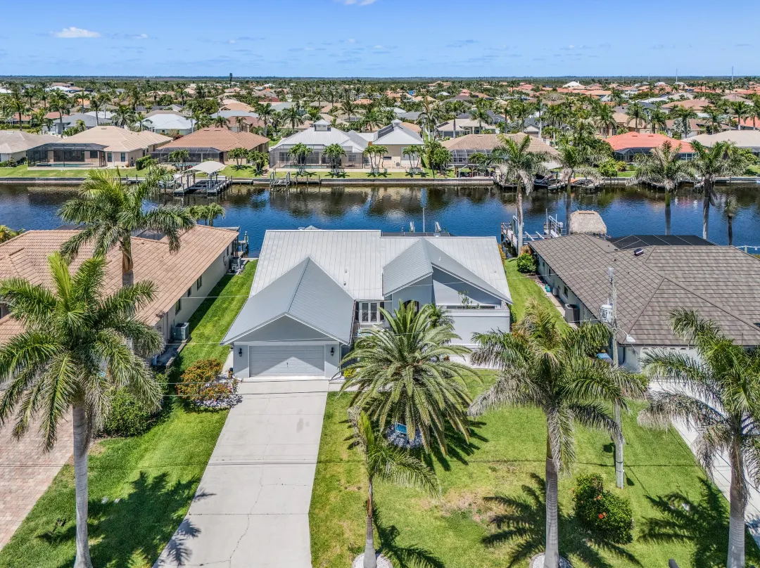 Heated Saltwater Pool And Kayaks - Stunning Vacation Oasis - Cape Coral, FL