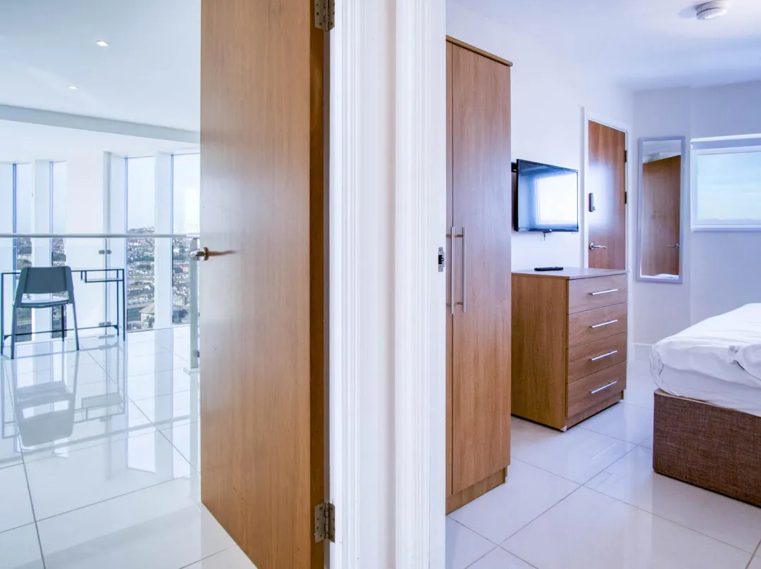 High Floor Meridian Tower - 3 Bedroom - Swansea - Swansea, UK