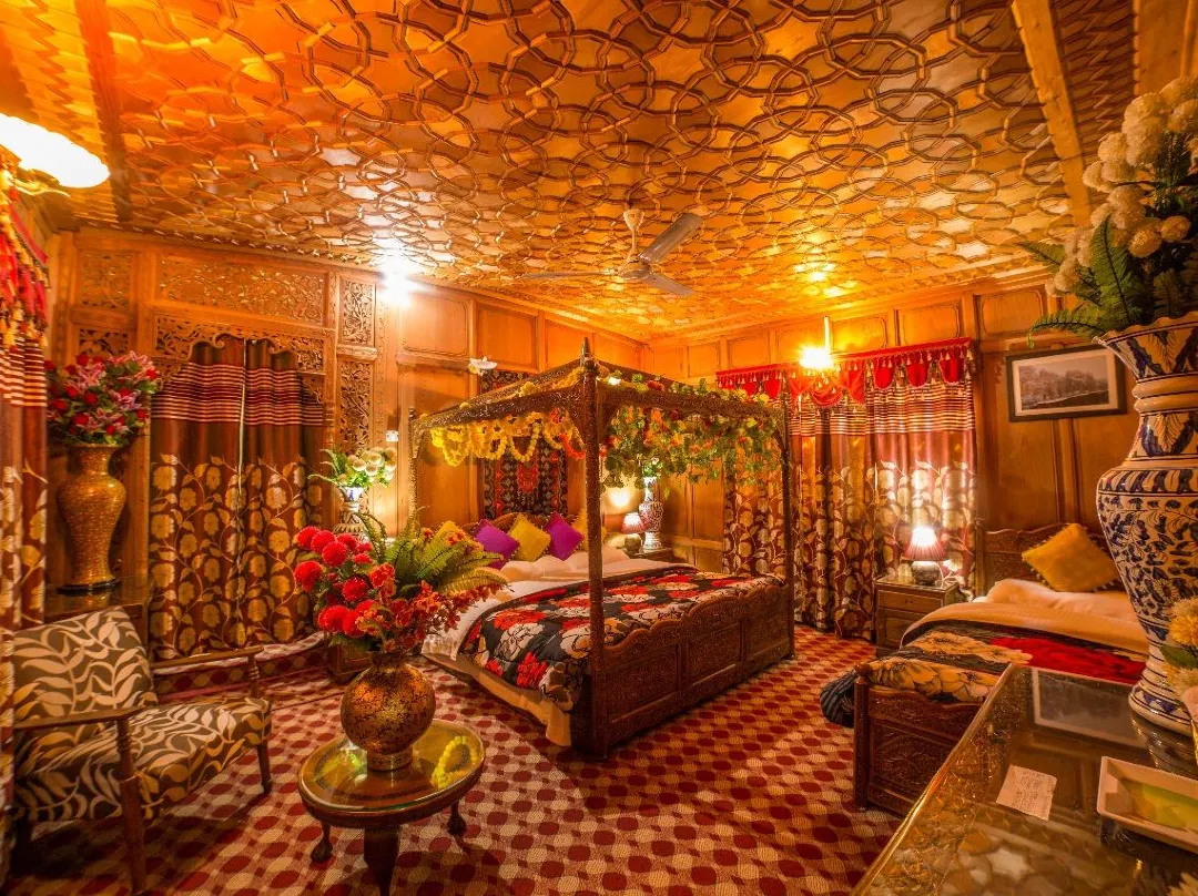 Swan Group Of Houseboats, Golden Dal Lake - Srinagar