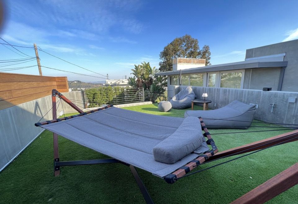 Luxury Modern Japanese-Style Zen Retreat in Hollywood Hills, Los ...