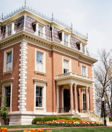 Elegant Haven - High-end Furnishings, Wifi, Luxury Amenities - Jefferson City, MO