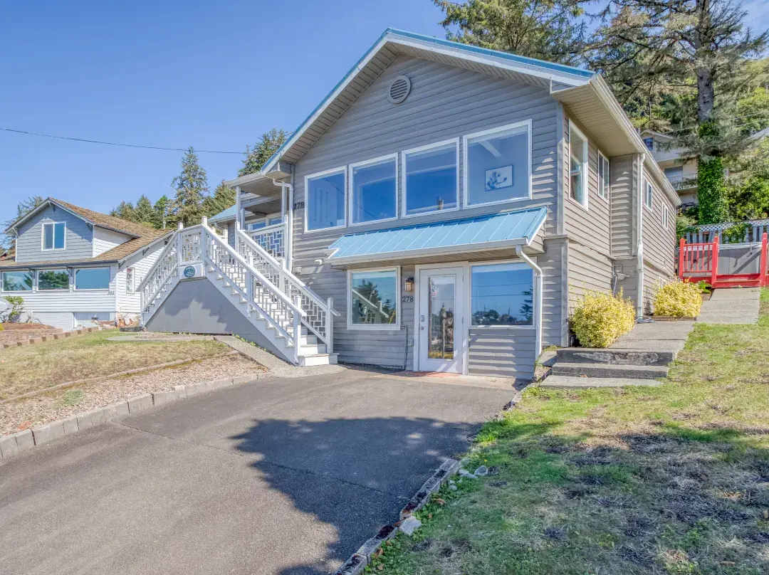 Depoe Bay Whalehouse - Depoe Bay, OR