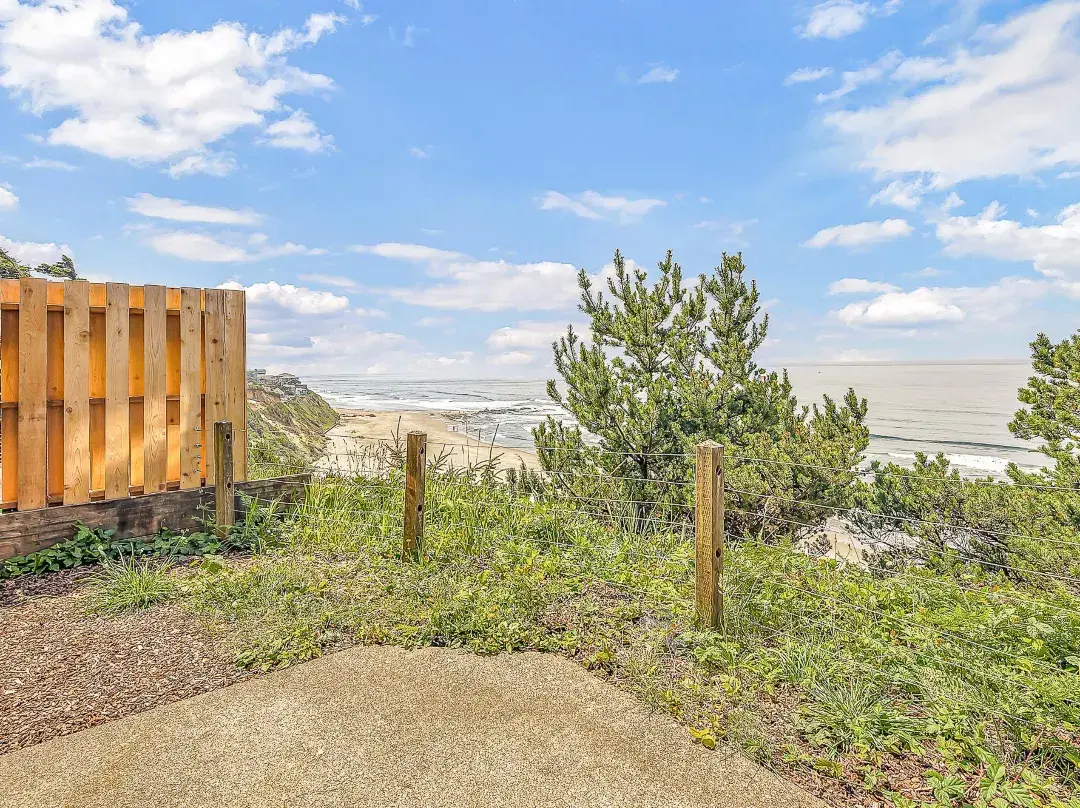 Breathtaking Views And Cozy Fireplace - Stunning Coastal Retreat - Lincoln City, OR