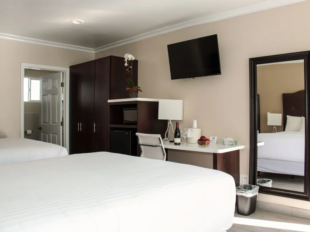 El Royale Hotel - Near Universal Studios Hollywood - Los Angeles, CA