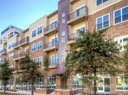 Stylish Open-air Balcony And Modern Amenities - Chic Urban Haven - Montgomery, AL