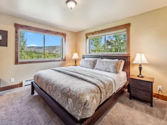 Private Hot Tub And Spacious Living Areas - Stunning Mountain Escape - Frisco, CO