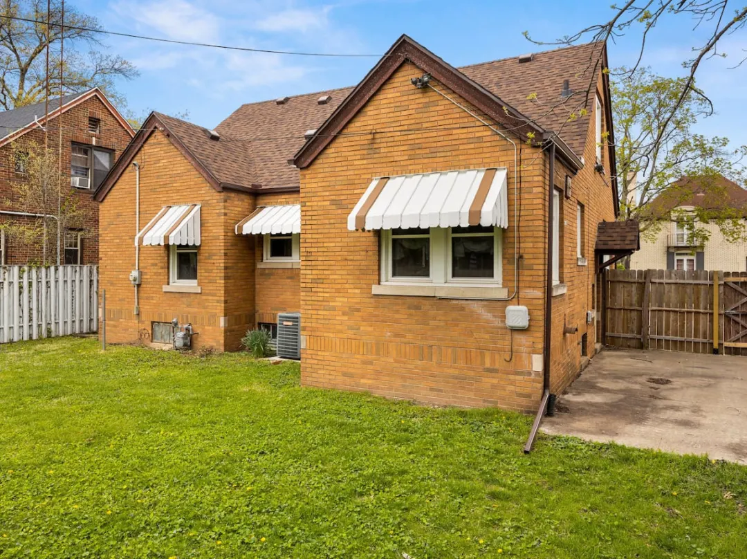 Cozy Escape With Spacious Living And Modern Comforts - Tranquil Haven - Peoria, IL