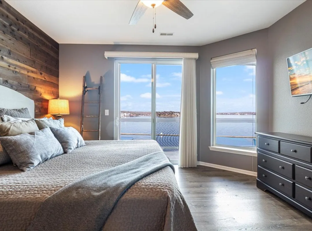 Panoramic Lake Views And Community Pools - Stunning Retreat - Camdenton, MO