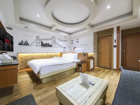 Cheongju Born Hotel - Cheongju-si