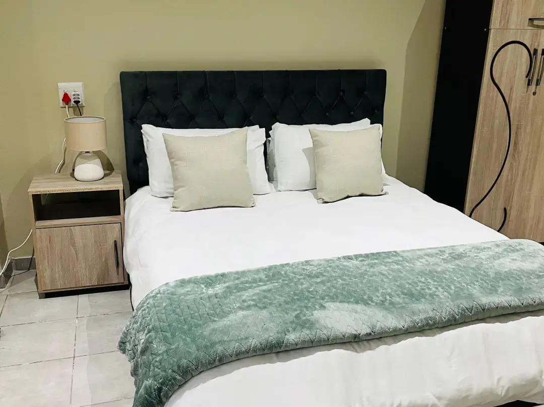 The Corner Nest At Constantia Kloof With Backup Wi-fi - Randburg
