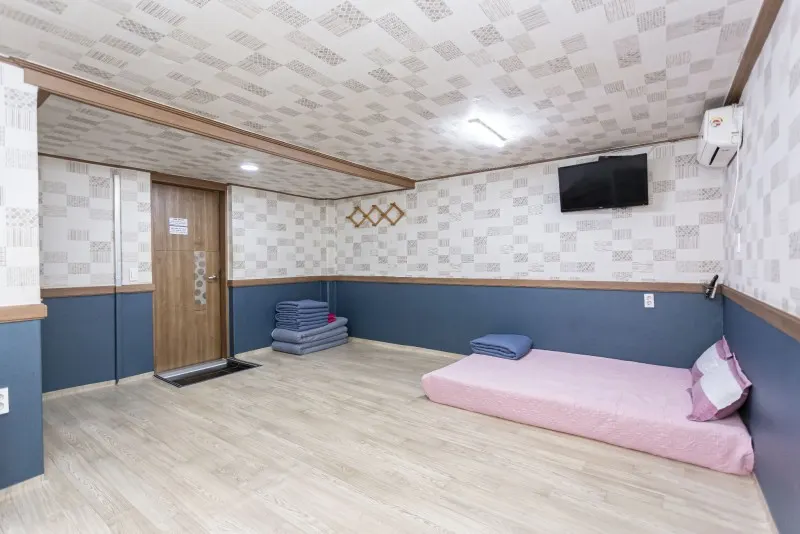Busan Songjeong Lime Pension - Busan