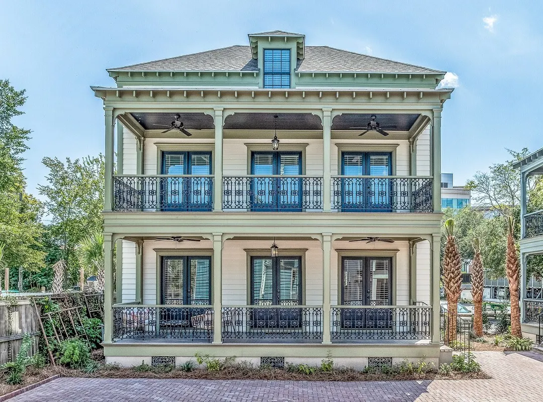 Charleston Luxury | Local Design 4br W/ Balcony! - Charleston, SC