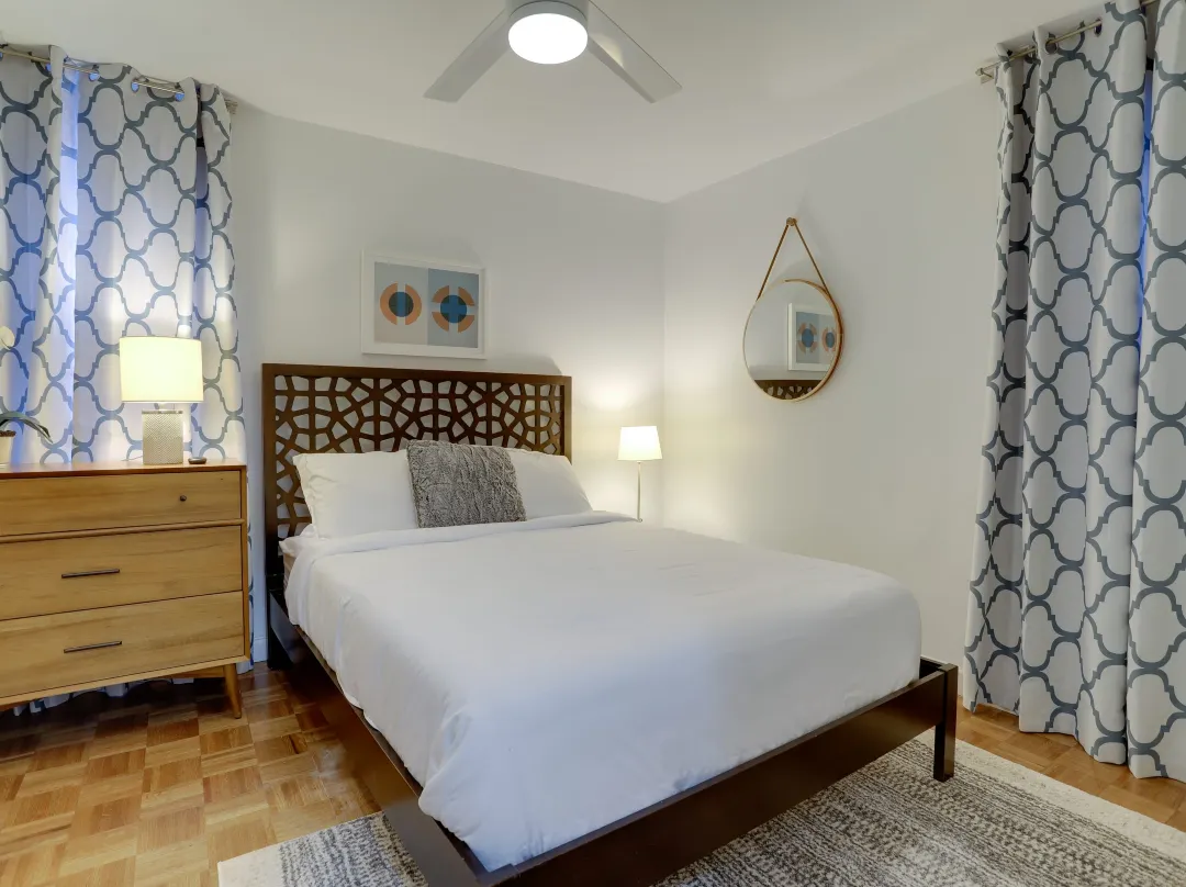 Solar Powered With Modern Amenities - Charming Eco-friendly Haven - Washington, DC