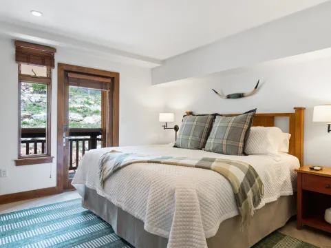 Perfect For Summer With Large Private Patio And Pool, Hiking Golf Concerts Just Out The Door B224 - Snowbird, UT