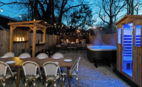 Spacious Lux Cincinnati Group Retreat: Sauna/Spa, Fire pit, 5 min DT ...