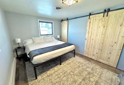 Steps to Titletown District- Spacious 4-bedroom with large patio ...