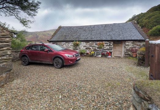 Ty Hebog: Cosy 17th Century Barn with Log Burner 후기 및 특가 예약 - 카나번 호텔 추천 ...