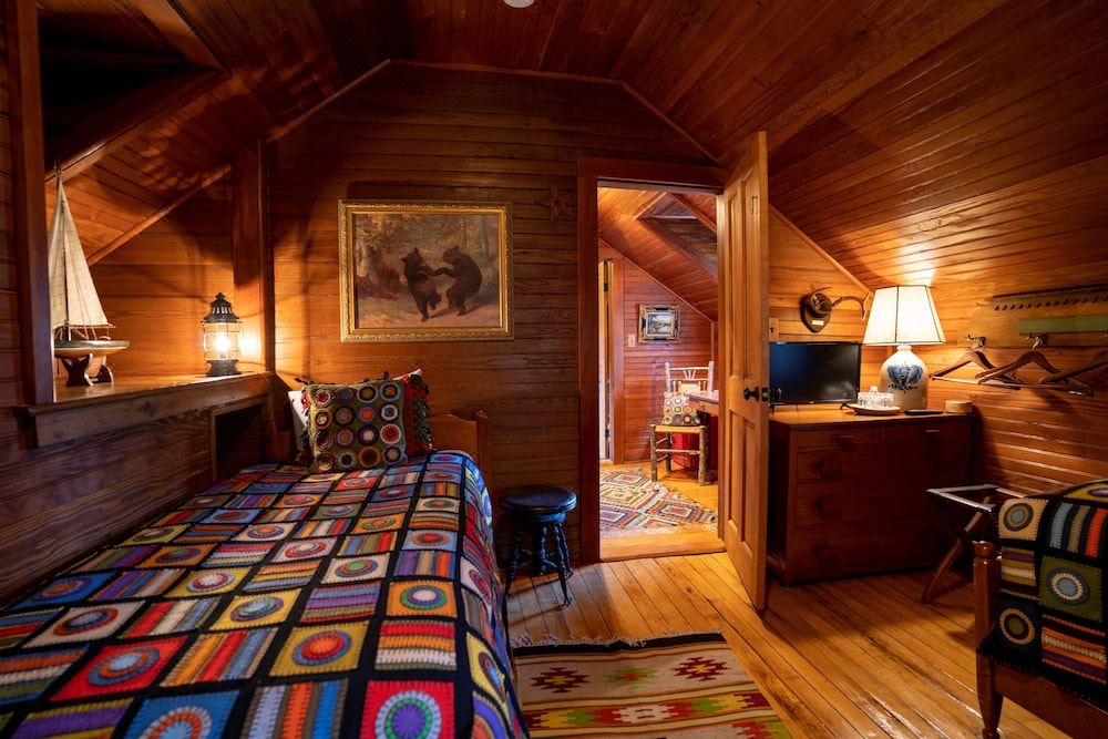 Lake Placid Stagecoach Inn - Adirondack Mountains