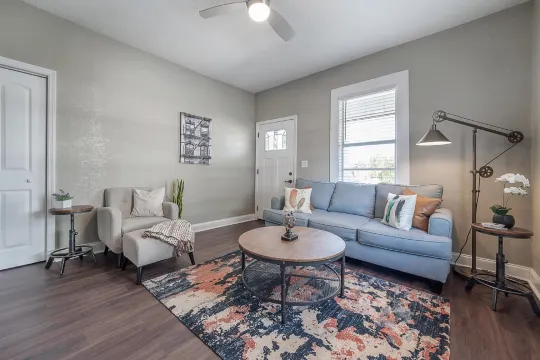 Fire Pit And Communal Laundry For Urban Escape - Charming Retreat - Tampa, FL