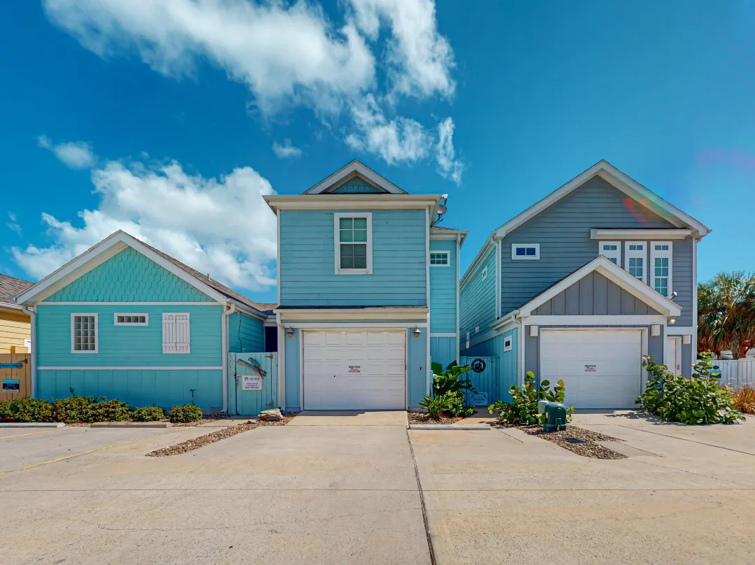 Community Pool And Parking For 3 - Port Aransas, TX