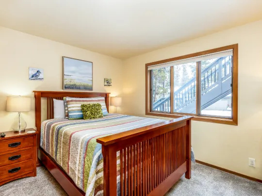 Tranquil Outdoor Spaces And Hot Tub - Stylish Sanctuary - Sunriver, OR