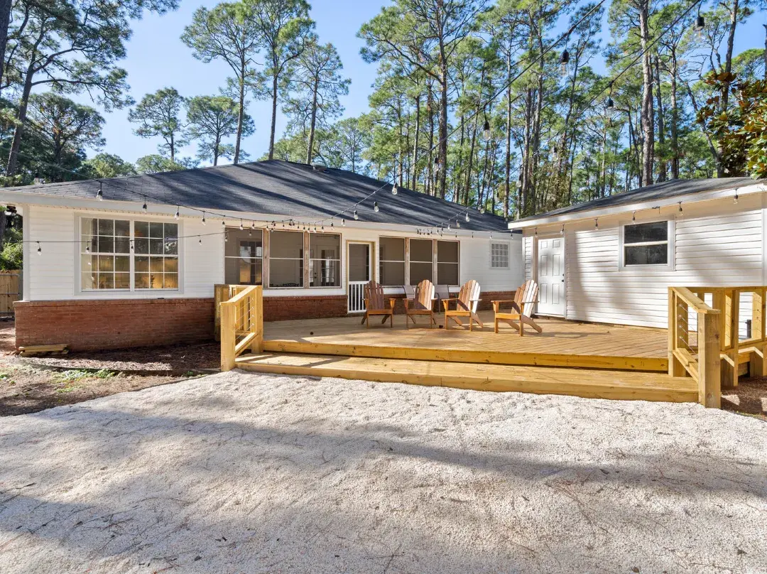 Spacious Sunroom And Expansive Deck - Charming Coastal Retreat - Dauphin Island, AL