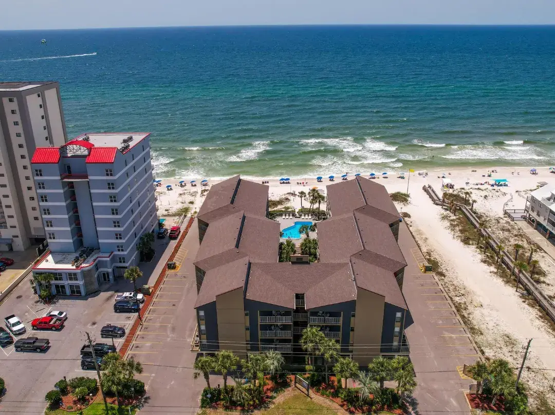 Seasonally Heated Outdoor Pool And Grilling Areas - Charming Tropical Retreat - Gulf Shores, AL