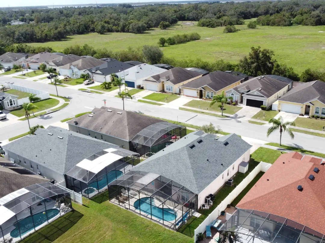 Spacious Pool And Water View - Charming Family Retreat - Saint Cloud