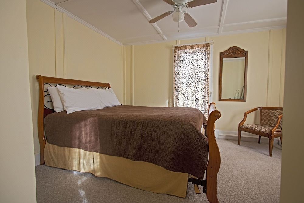 The Woodbine Inn - Catskill, NY