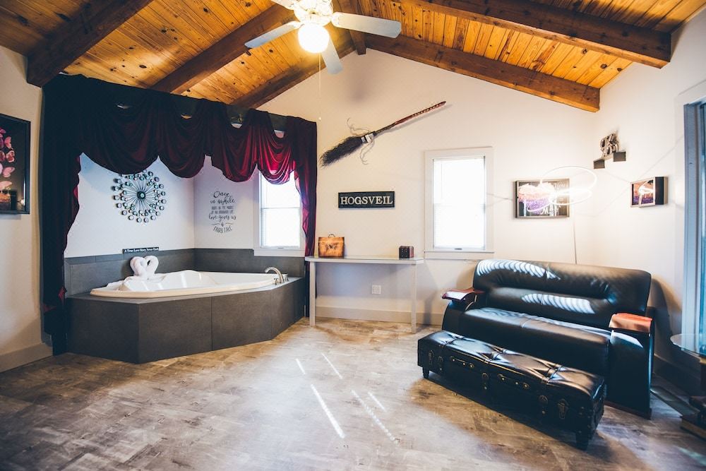 Hogsveil Cottages - Harry Potter Themed - Eureka Springs, AR