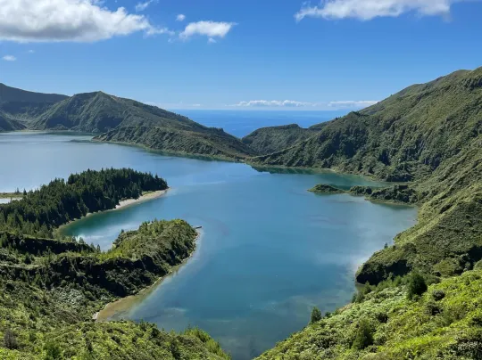 Spacious, Garden, And Private Parking - Ponta Delgada