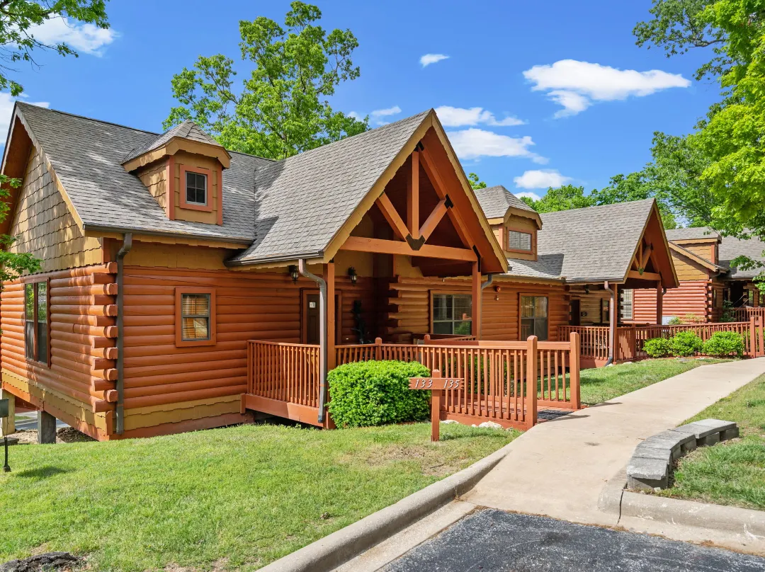 Whirlpool Tub And Seasonal Pool Access - Charming Cozy Cabin - Branson, MO