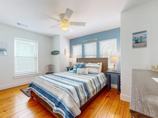 Great Location, Shared Pool, Golf Cart Access - Port Aransas, TX