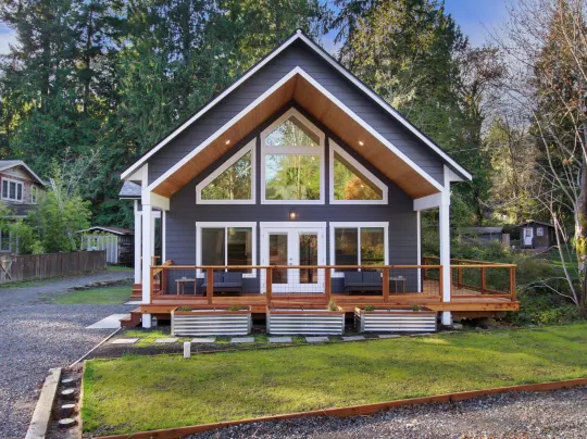 Wraparound Deck And Spacious Living Areas - Stunning Modern Retreat - Bainbridge Island, WA