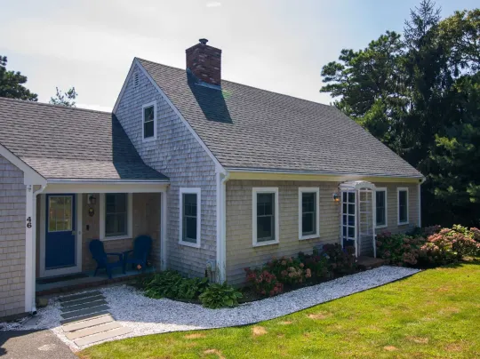 Pond Front Retreat With Game Room - Charming Escape - Chatham, MA