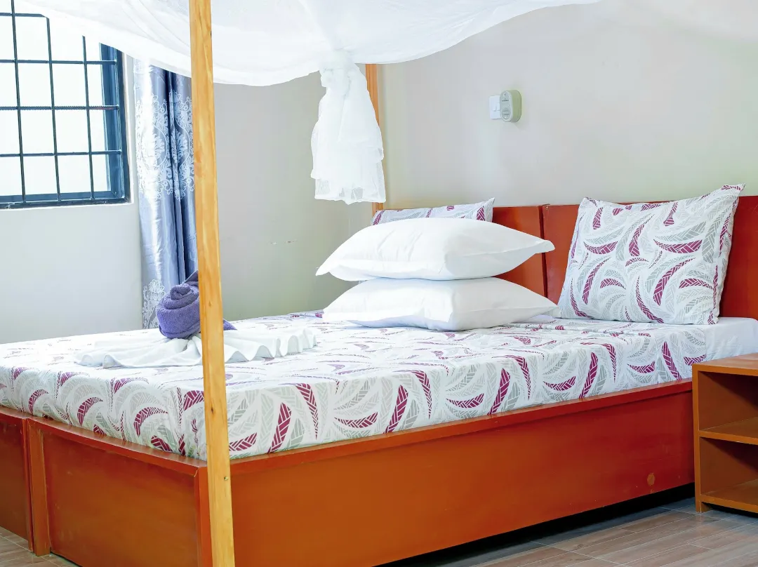 L &J Modern Backpackers Bnb - Dar es Salaam