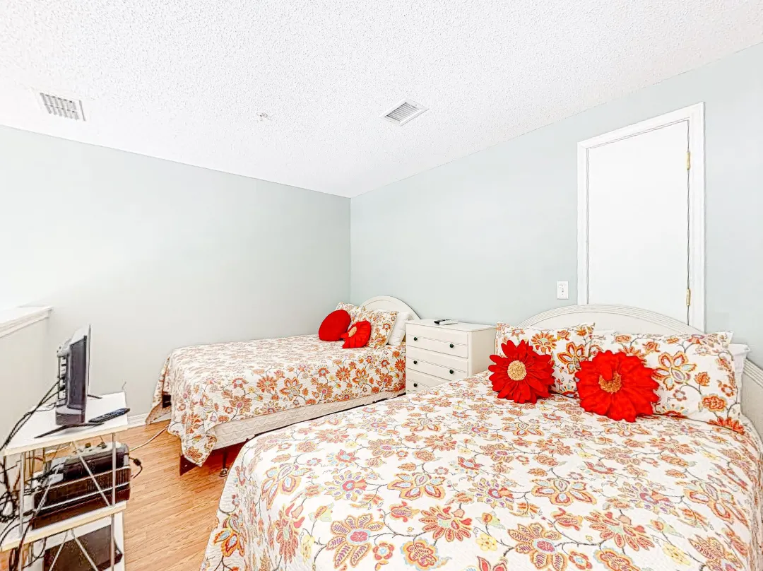 Direct Gulf Front Condo With Resort Pools & Hot Tubs - Steps To Beach - Gulf Shores, AL