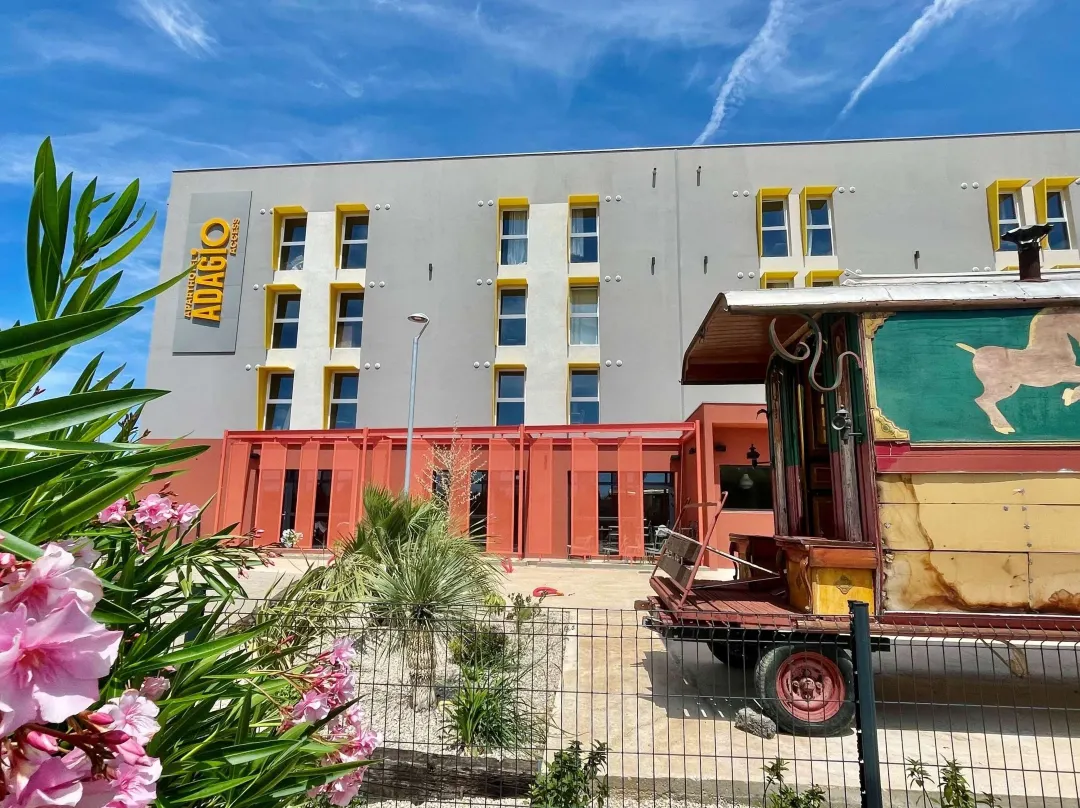 Aparthotel Adagio Access Porte De Camargue - Arles