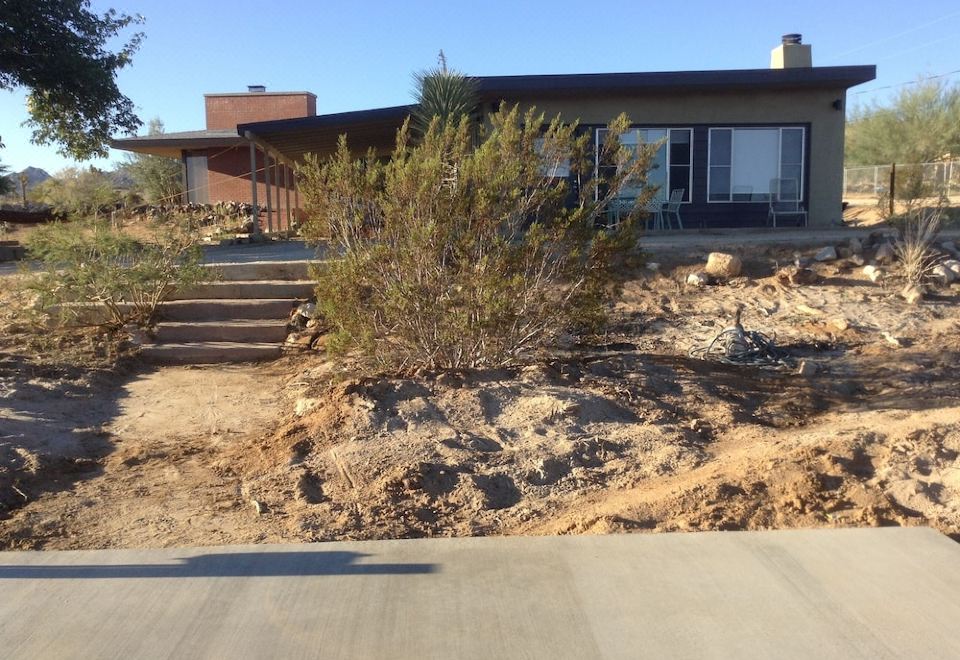 Modern Guest House - Vintage Records, Hot Tub, 4+ Acres, Wifi, EV ...