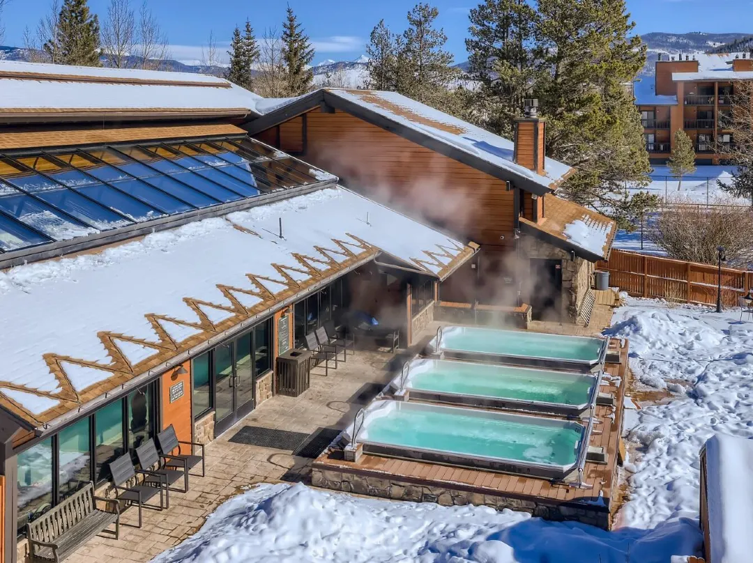 Clubhouse Access And Cozy Gas Fireplace - Charming Mountainside Retreat - Frisco, CO