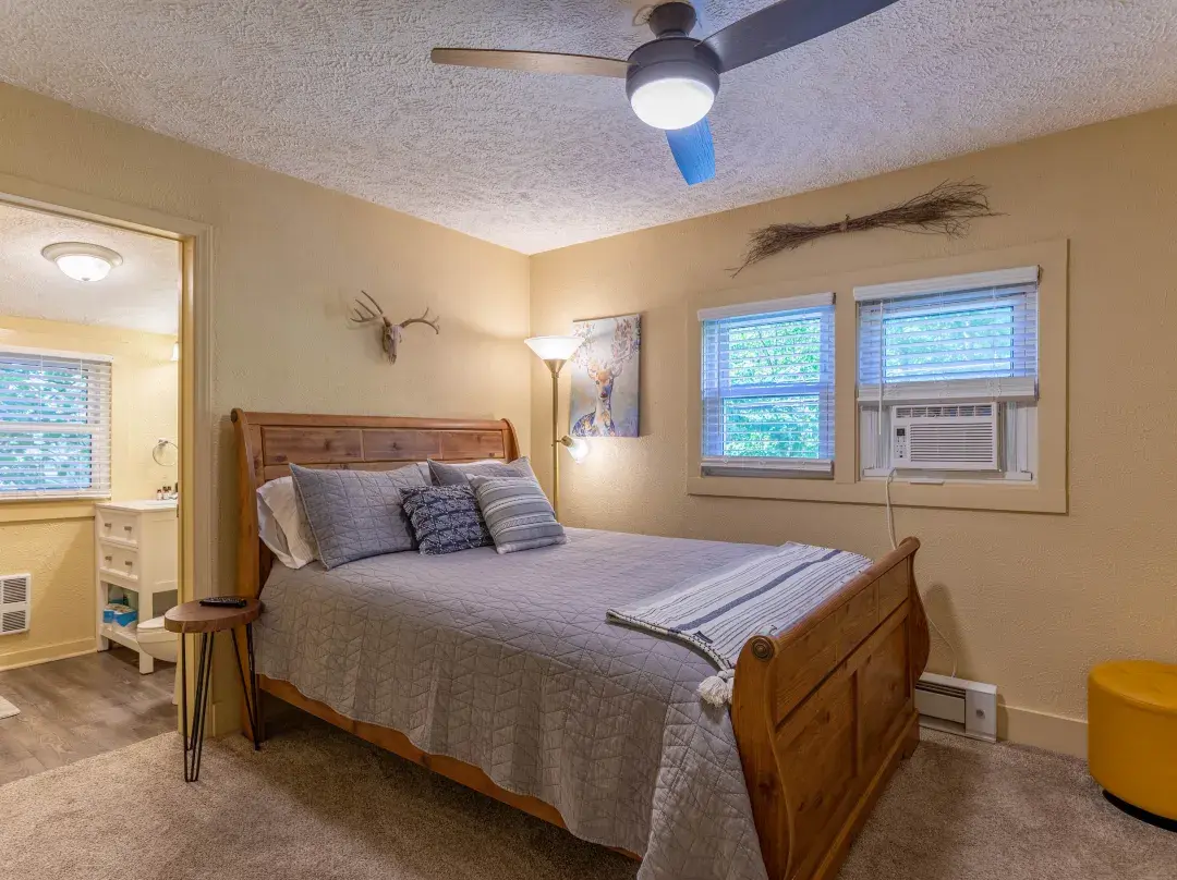 Hot Tub And Fenced Yard Retreat - Cozy Charming Haven - Beech Mountain, NC